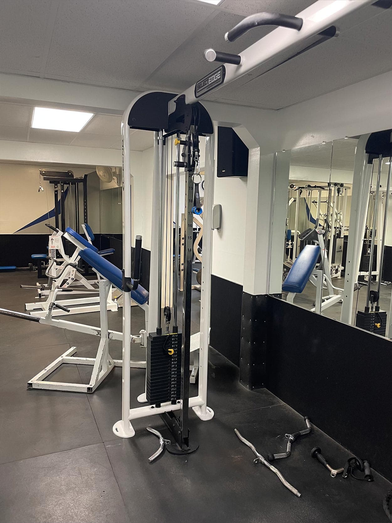 Weightlifting - Crossroads Sports & Fitness - Gym and Health Club